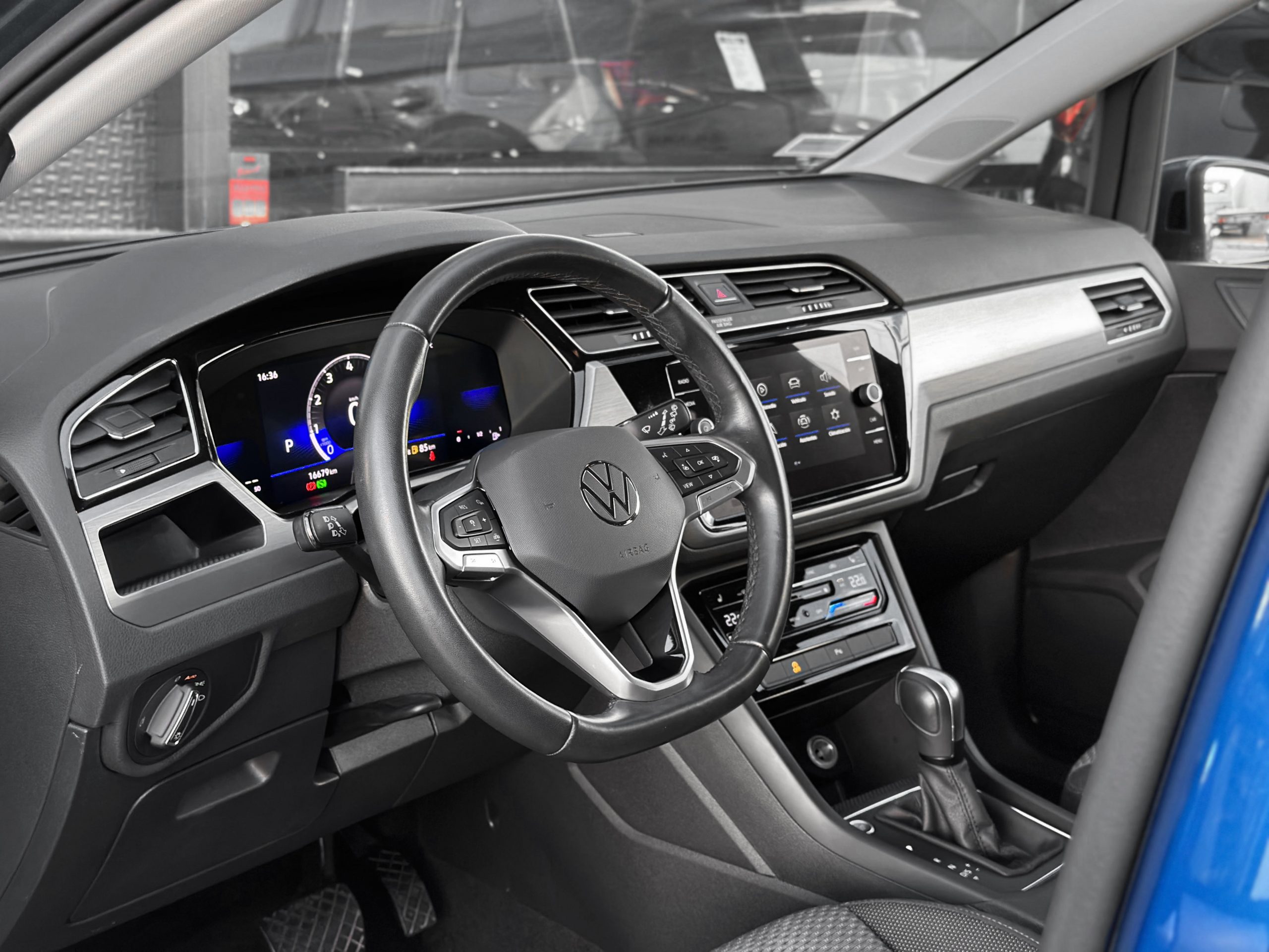 Volkswagen Touran R-Line - Ryan Mille Xclusive Cars